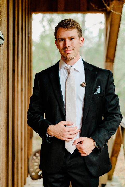 Beautiful 7F Lodge Wedding - Ashley DeHart Photography