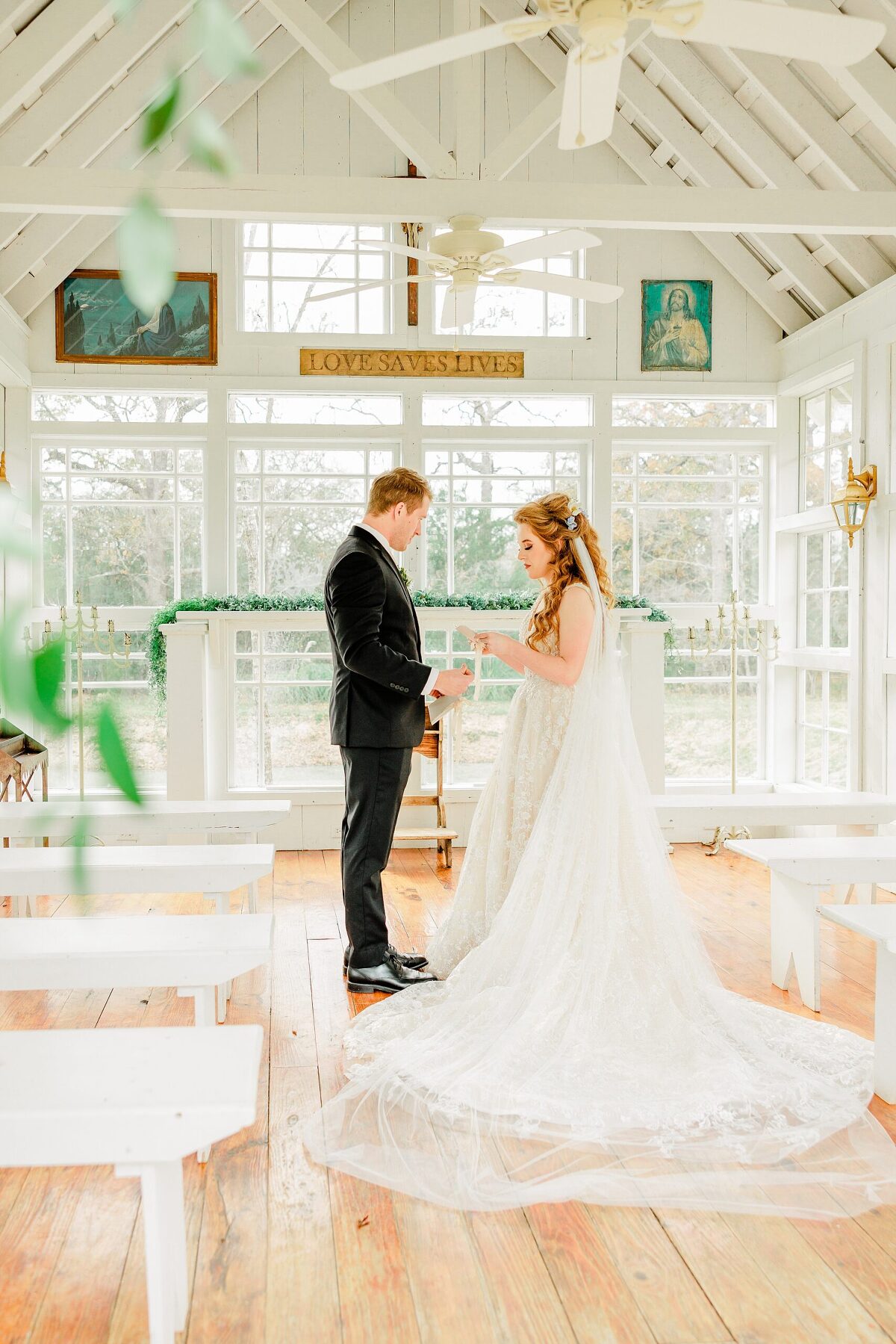 Beautiful 7F Lodge Wedding - Ashley DeHart Photography